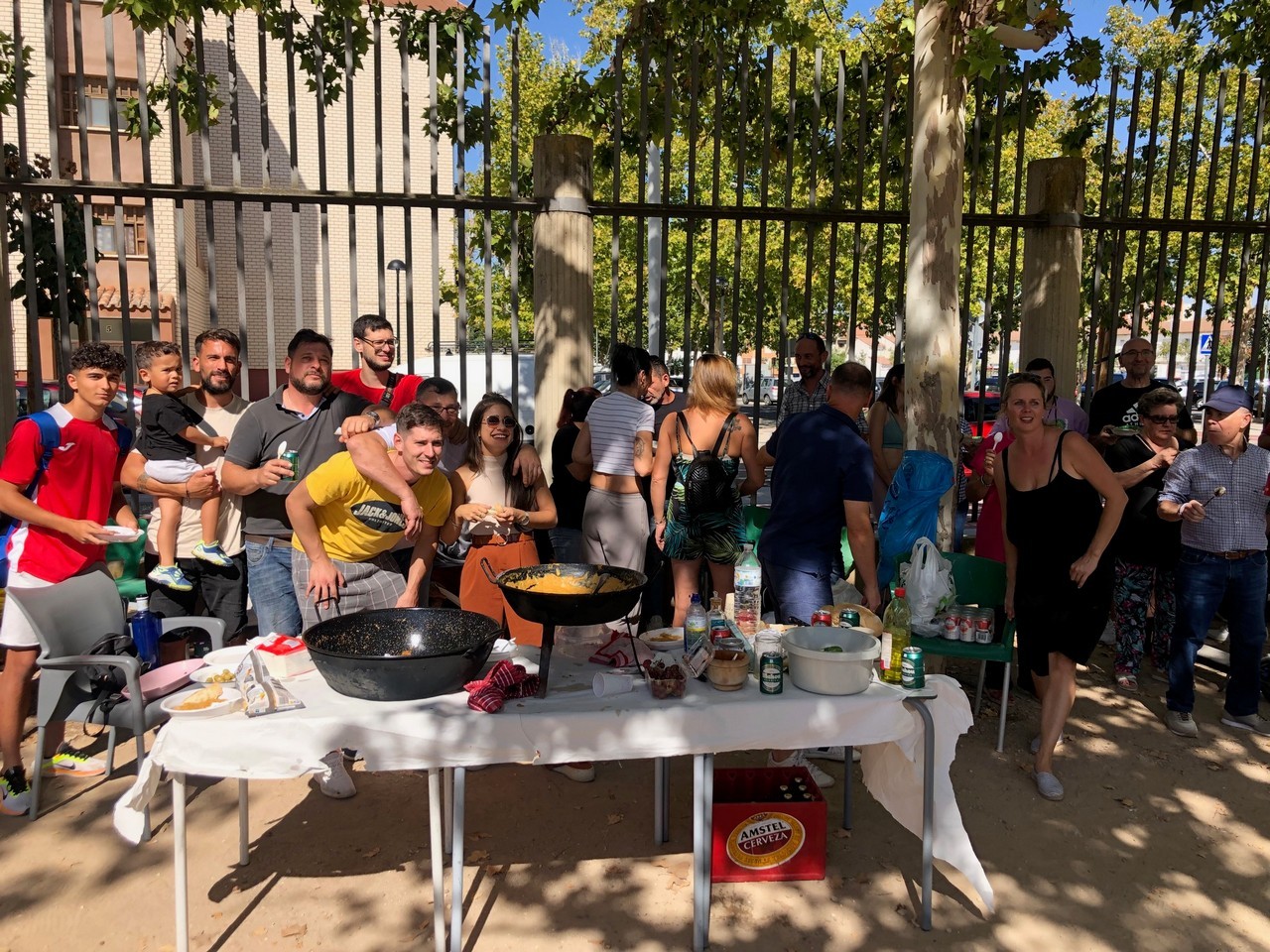 Más participación en las tradicionales migas del barrio de El Pilar